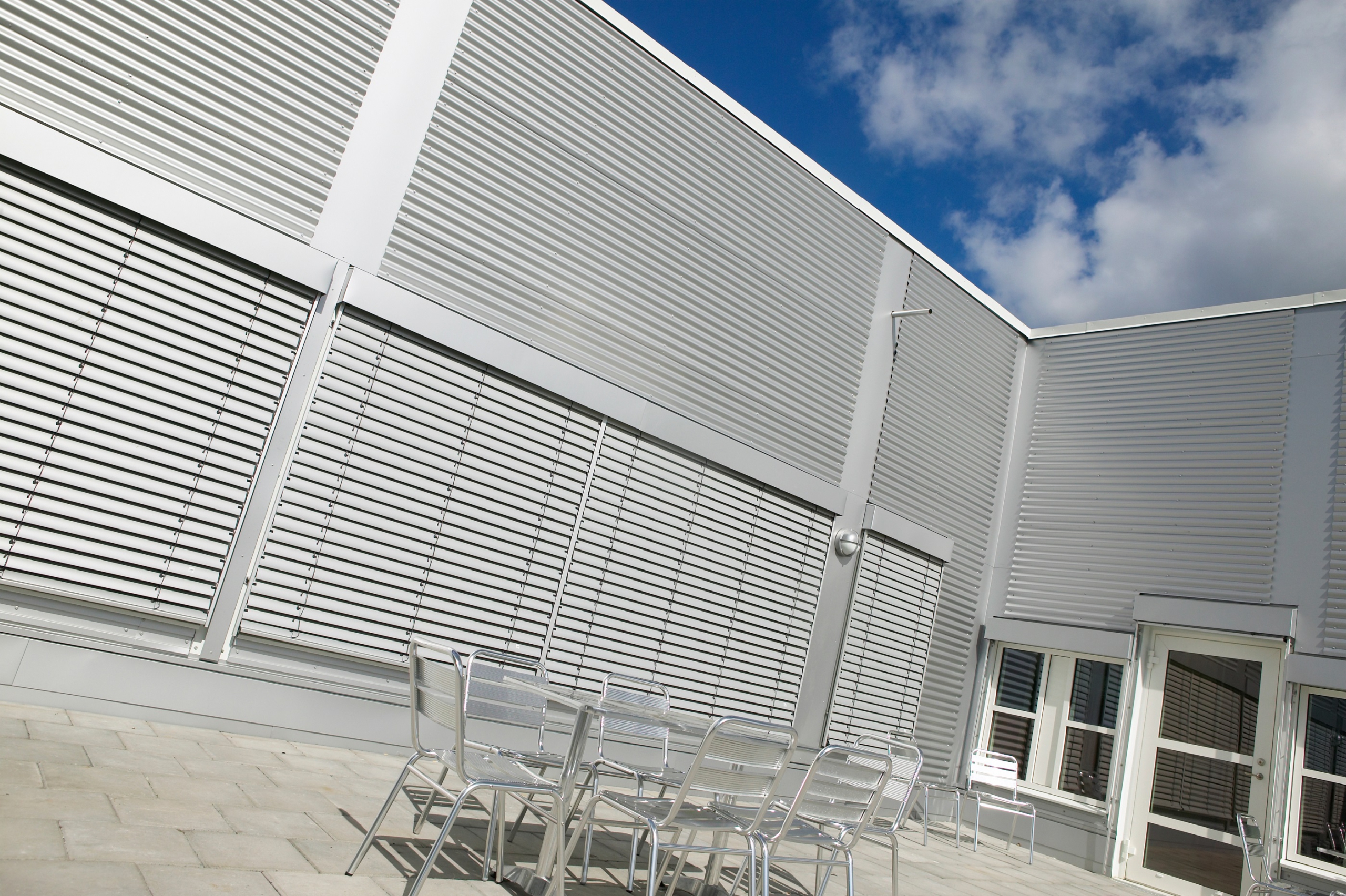 Sinus 51 plåt till fasad - Plannja plåt fasadprofil | Plåtgrossisten.se